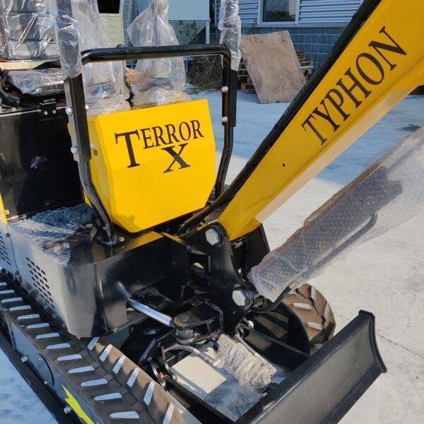 Brand New TYPHON STOMP 1,800lbs Mini Skid Steer 23HP Gas